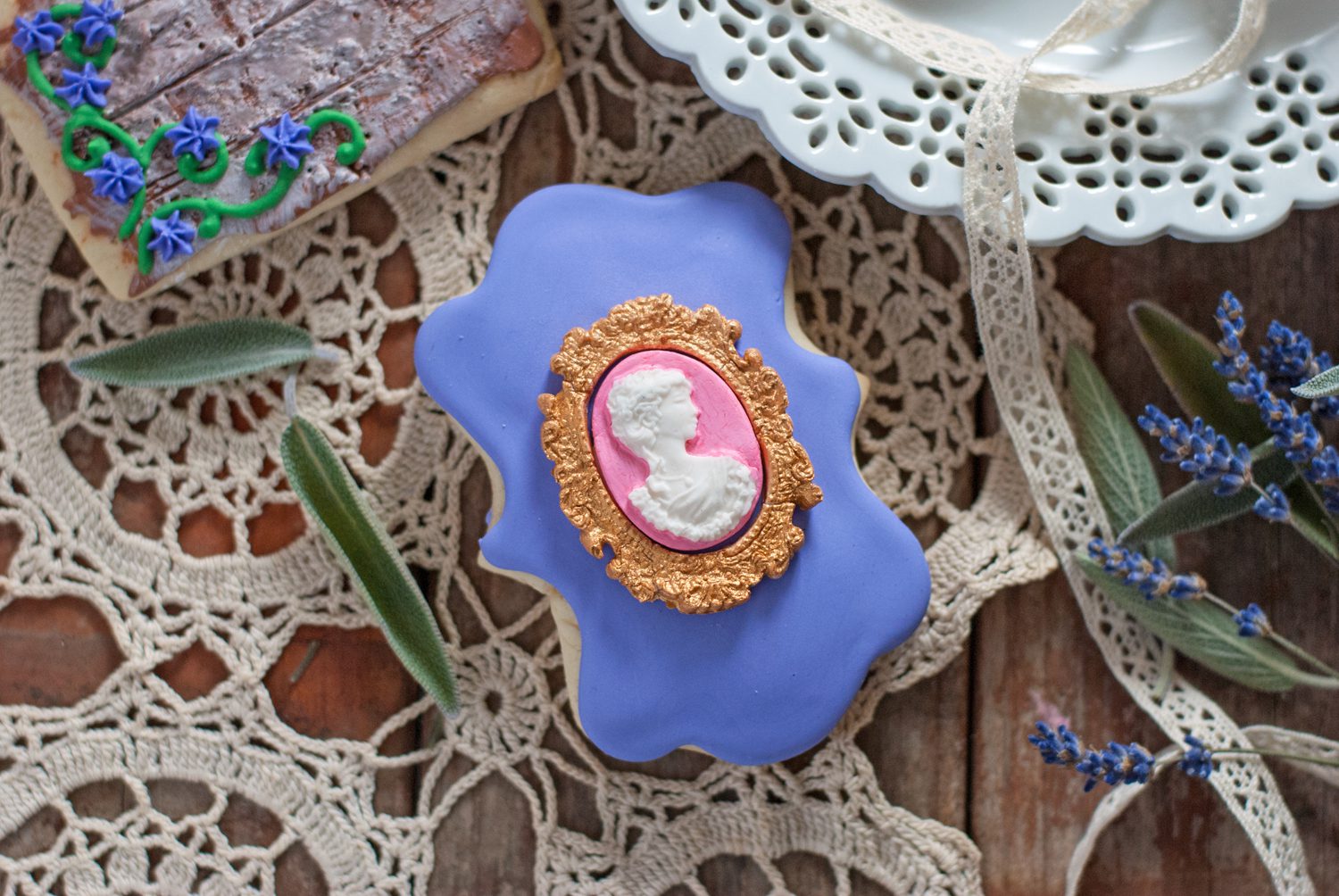 Cameo Cookies – Cookies for England